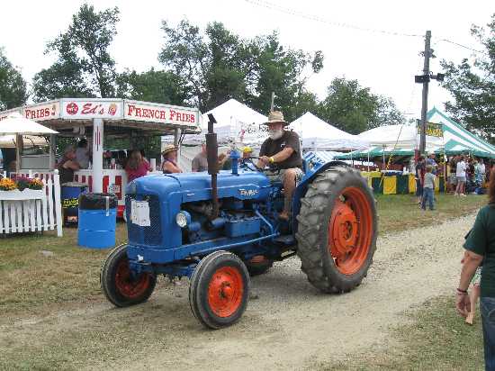 HF Buck's tractor parade - Commonweeder