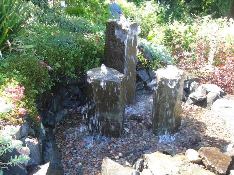 7-23-11 tripple pillar fountain - Commonweeder